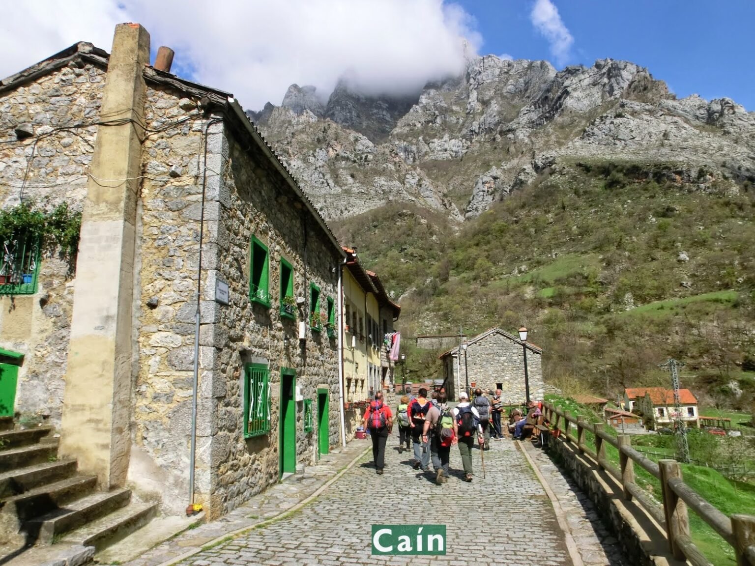 Descubriendo Caín de Valdeón: Un Tesoro en el Corazón de los Picos de ...